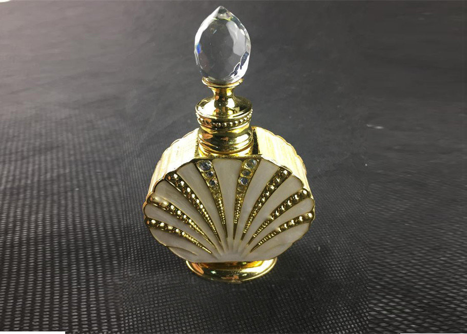 Golden Color Refillable Glass Perfume Bottle , Customize Shape Mini Fragrance Bottles