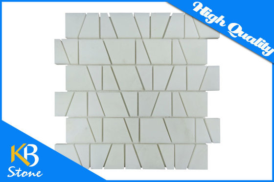Modern Irregular Shape China White Marble Mosaic Tile for Internal / Exterior Wall Decoration
