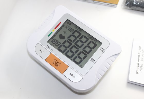China Medical Electronic Blood Pressure Monitor , Portable Bluetooth Arm Bp Monitor supplier