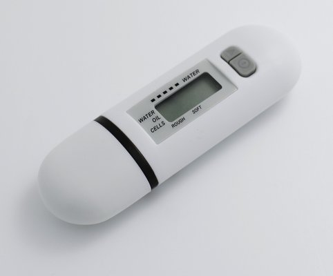 LCD Digital Moisture Monitor Detector Facial Skin Analyzer Tester Moisture Analyzer Skin Detector Skin Care Tools supplier