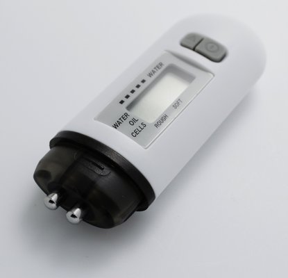 LCD Digital Moisture Monitor Detector Facial Skin Analyzer Tester Moisture Analyzer Skin Detector Skin Care Tools supplier