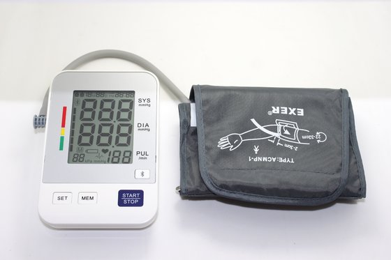 Bluetooth Digital Blood Pressure Machine with 70*55 mm Large LCD size and Grey Cuff supplier