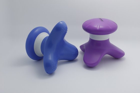 3 Robotic Legs Smart Plastic Electric Hand Massager 3 AAA Batteries for Full Body Relax Use supplier
