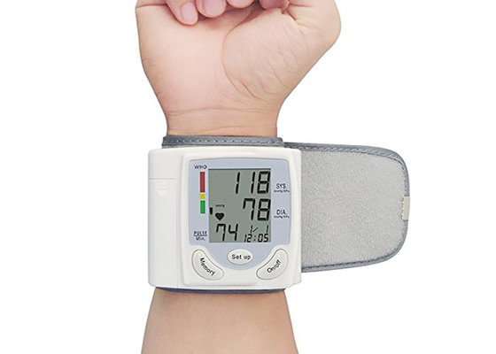 Simple Operation Wrist Electronic Blood Pressure Monitor for Older Peoper  in Home supplier
