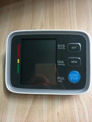 Digital Upper Arm Auto Blood Pressure Machine / Blood Pressure Check Meter supplier