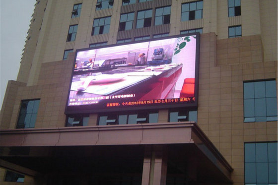 P5 RGB Outdoor Advertising LED Display Customized With IP67 Waterproof Grade