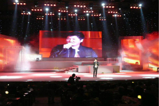 HD P3.91 Indoor LED Stage Curtain Screen , Full Color Large LED Video Wall