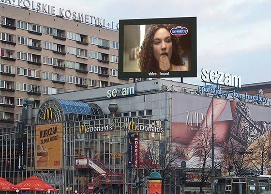 Waterproof P10 Outdoor LED Billboard , High Resolution LED Display With High Refresh Rate