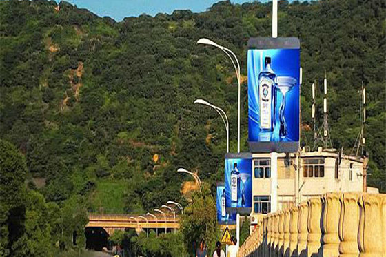 P4 Outdoor Creative LED Screen 3G 4G Led Display Light Pole At Road Side Advertising