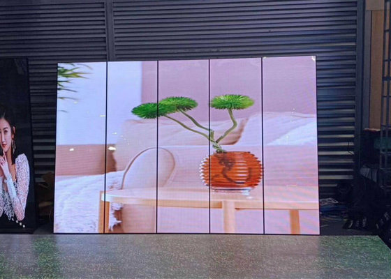 Indoor Portable Digital Creative LED Screen Advertising P2.5 Media Poster Display
