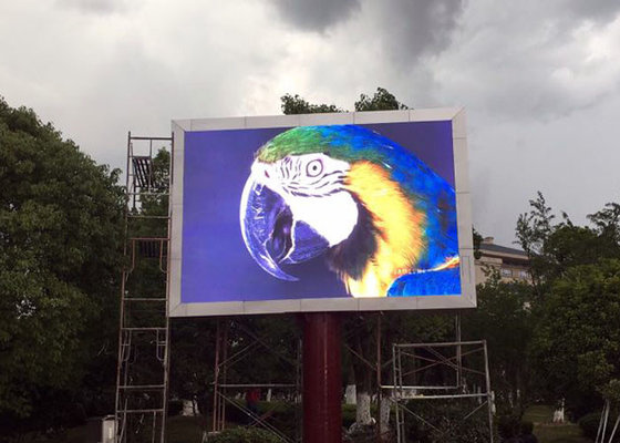 RGB Outdoor Advertising LED Display 10mm Pixel Pitch High Waterproof Protection