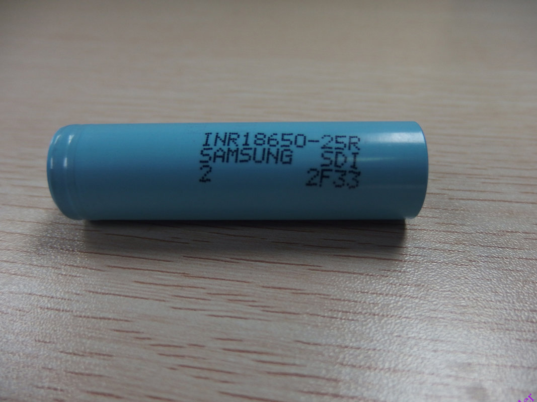 3.7V Samsung original 18650 Lithium ion battery (INR18650-25A, 3.7V 2560mAh)
