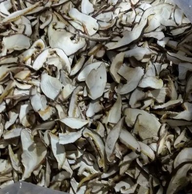 Factory Price  Premium Bulk Dried Shiitake Mushroom Slices with Stem in 10 KGS Pack