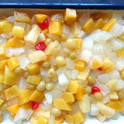 Factory Price Premium New Crop Canned Fruits Cocktail in Light Syrup (Peach/Pear/Pineapple/Cherry/Grape)