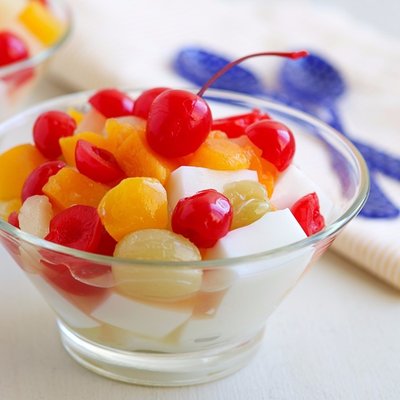Factory Price Premium New Crop Canned Fruits Cocktail in Light Syrup (Peach/Pear/Pineapple/Cherry/Grape)