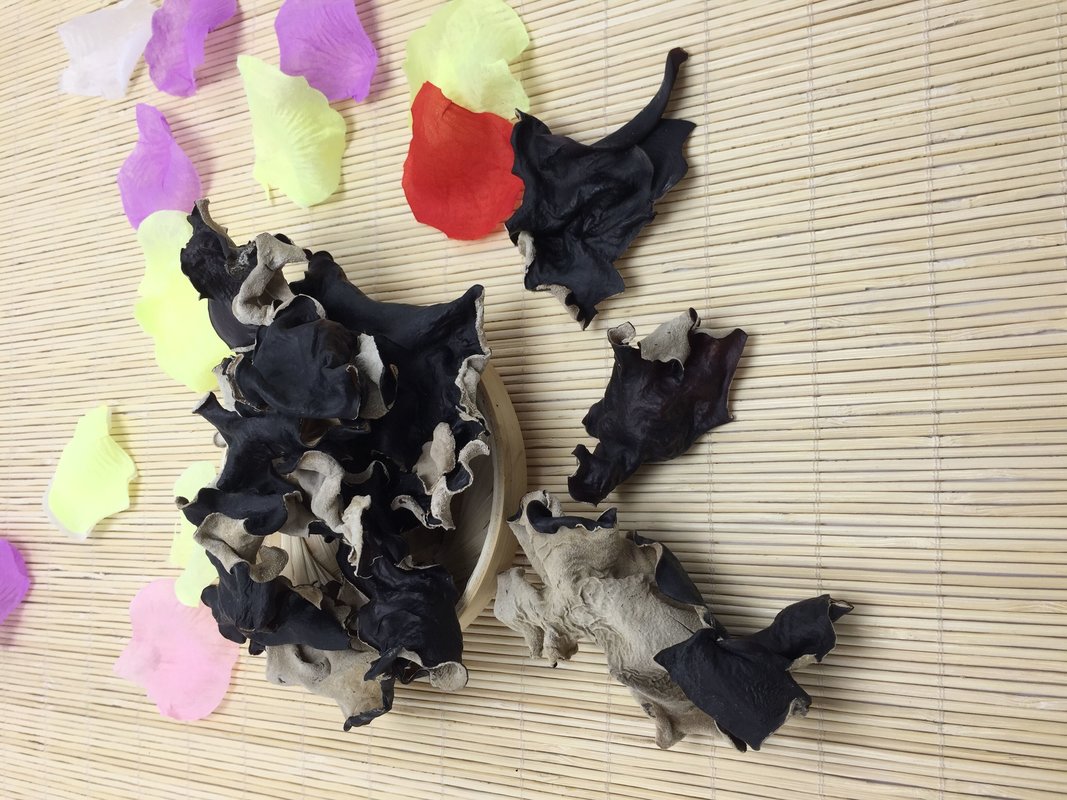 Factory Price Premium Washed Thick Clear Dried White Back Black Fungus Mushroom Whole without Stem