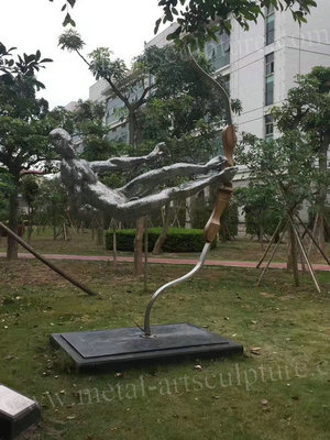 金属の人間の彫刻をように矢の設計庭の芸術の装飾の彫刻くり抜いて下さい