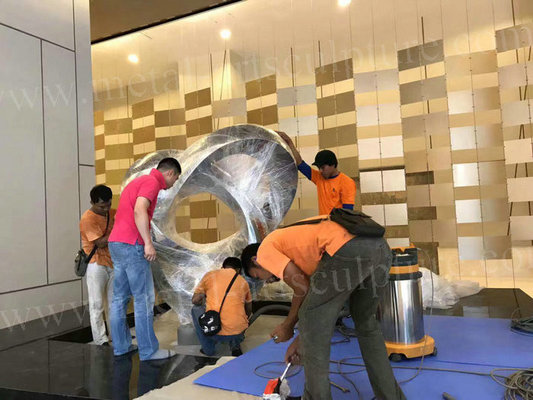 ミラーのマレーシアの内側のホテルの装飾のための表面の円の形の大きい屋外の彫刻