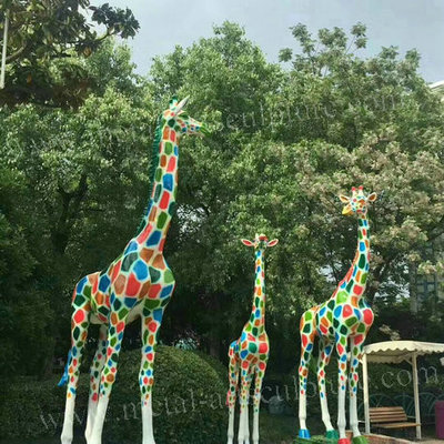 経済的なガラス繊維動物は動物園の装飾のためのキリンの形を彫ります