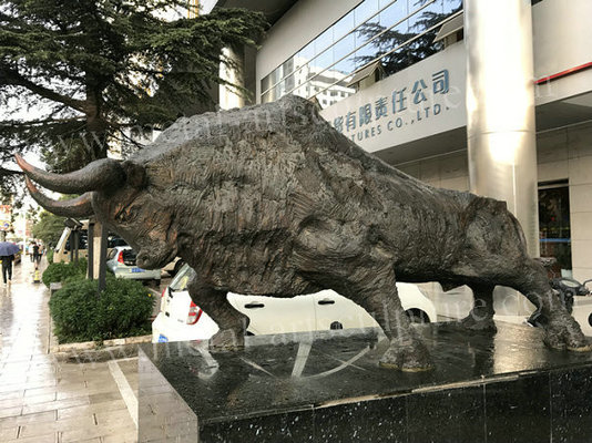 Contemporary Fiberglass Animal Sculptures Cattle Style For Outdoor Decoration