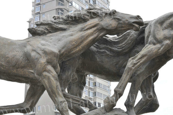 ハンドメイドの大きい青銅色の馬の彫像、実物大の青銅色の彫像のヤードの装飾