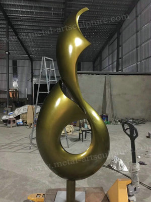 金絵画終わりを用いるカスタマイズされたハンドメイドの形の大きい抽象彫刻