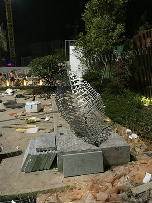 公共の装飾のためのくり抜かれた設計ステンレス鋼の葉の庭の芸術の彫刻