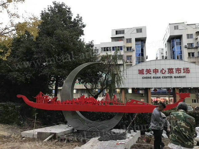 ドラゴンのボートのステンレス鋼の彫刻の公共の中心の装飾のための中国の功妙な金属の仕事