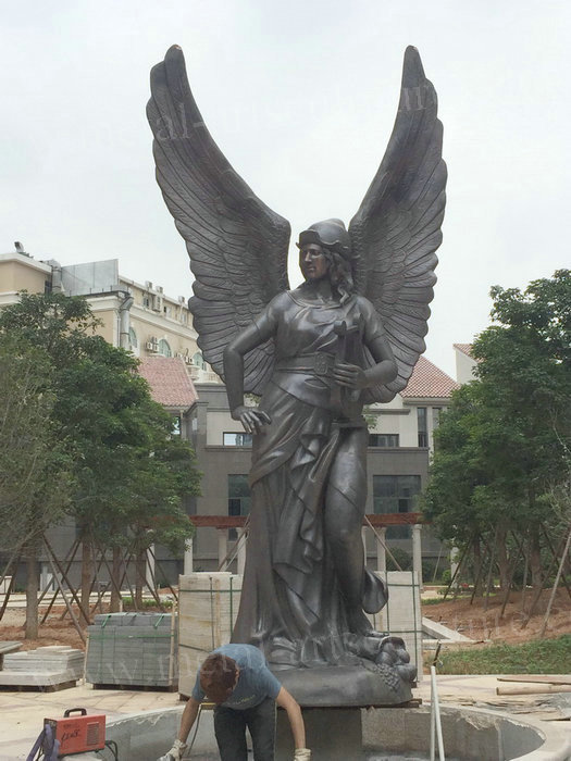 現代的な青銅色の天使の彫像の真鍮の彫像の彫刻の住宅の装飾