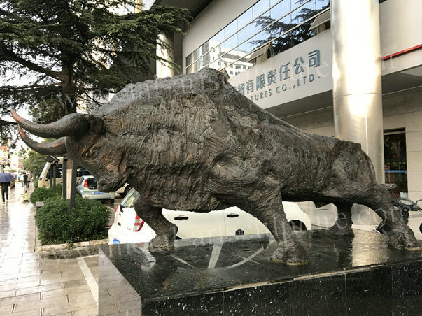Contemporary Fiberglass Animal Sculptures Cattle Style For Outdoor Decoration