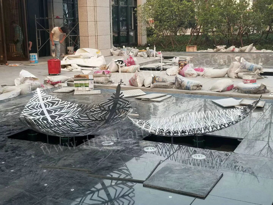 公共の装飾のためのくり抜かれた設計ステンレス鋼の葉の庭の芸術の彫刻