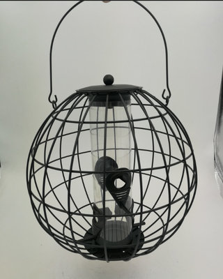 27 X 27 X 27cm Size Squirrel Resistant Bird Feeders Powder Coated Finishing