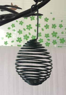 Simple Dark Green Fat Ball Bird Feeder 9 X 9 X 28cm Size Metal Materials
