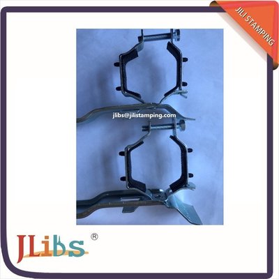 Rolled Steel Pipe Clamp Fittings / Pipe Clamp Bracket For R588 With Epdm Black Rubber