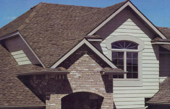 China Fiberglass Waterproof Laminated Asphalt Shingle Sloping Roofs For Hotel distributor