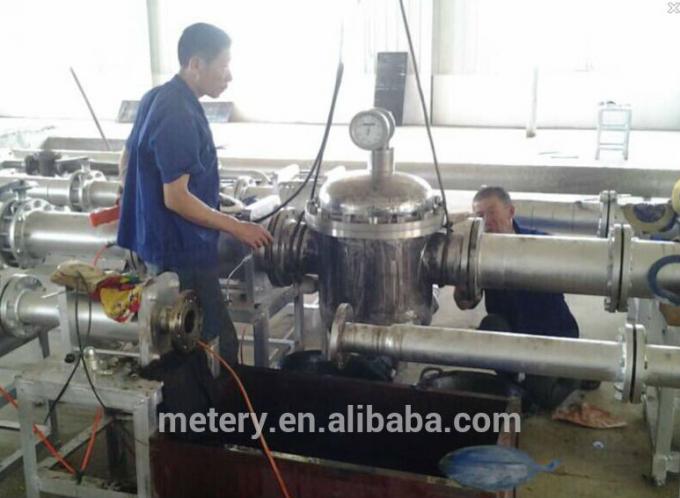 Positive displacement flow meter