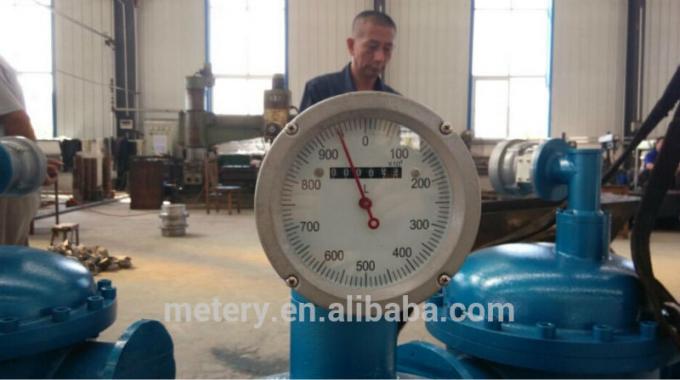 Positive displacement flow meter
