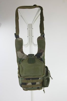 Dauerhafter Multicam-Mountainbike-Trinkrucksack mit Einbauten Reißverschluss zugemachter Tasche