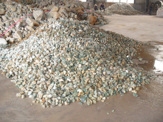 Mine de fluorure de calcium de CaF2 85%, morceaux de fluorine utilisés dans la fonte de fer
