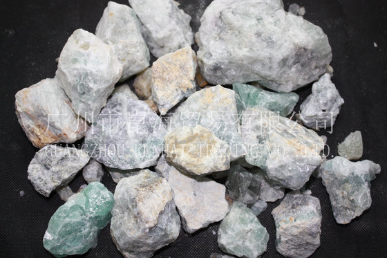 La mine de fluorure de nature pour l'industrie du verre, fluorine met en bloc 75%