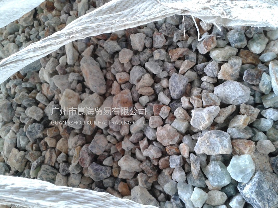 Metallurgical Fluorspar Lumps Caf2 80% , 10 - 80MM Natural Fluorite Mineral
