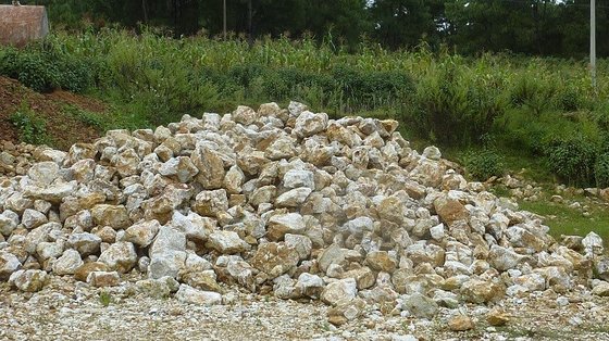 Φυσική σκόνη βαριτίνης βαρυτινών API των ορυκτών πόρων 13A για τη λάσπη διατρήσεων