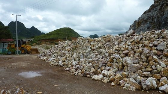 Βαρυτίνη 95% BaSO4 Baryte API 13A για τη ζυγίζοντας λάσπη πρακτόρων/διατρήσεων