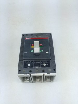 MCCB Molded Case Circuit Breaker for Overload and Short Circuit Provention