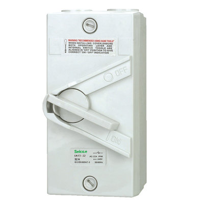 Padlockable Handle 32A Isolator Switch , IP66 Weatherproof Switches and Sockets 