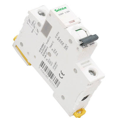 IC65 Low Voltage Mini Circuit Breaker 1 Pole 32A Rated Current 50 Hz / 60 Hz