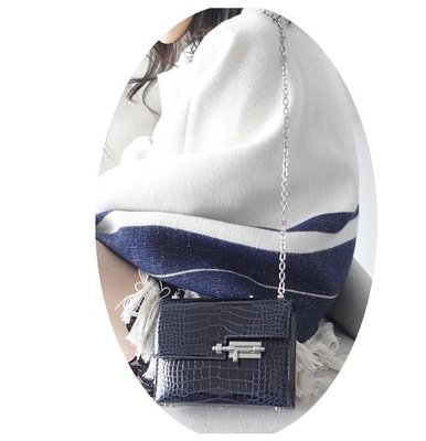 Chain Latch Bag Crocodile Pattern 2022 New One-Shoulder Messenger Leather Women's Small Square Bag First Layer Cowhide