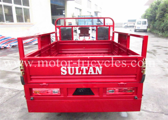 Closed Box 3 Wheels Passenger Trike Gas / Petrol Tricycle 3.5M Minimum Turning Diameter