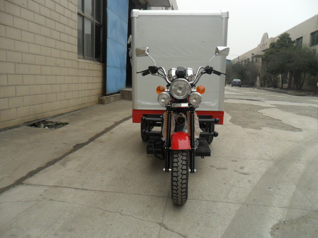 Shaft Drive Manul Clutch Closed Box Cargo Tricycle , Gasoline Tricycle Trike
