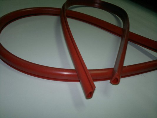 Red Elastic Rubber Cord Or Extrusion Rubber Tubing Approved AS568 Standard For Assemble Parts
